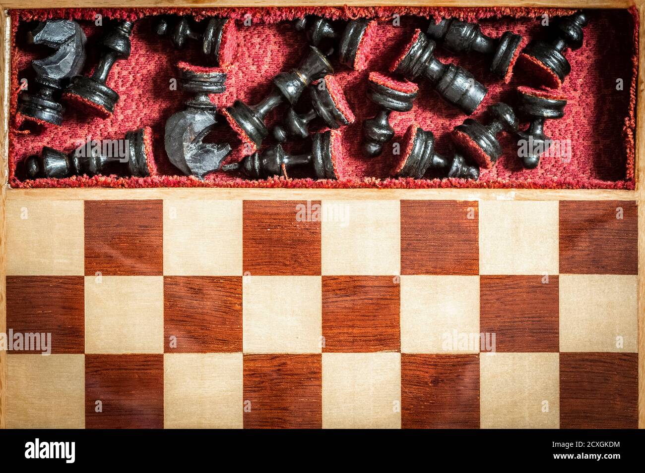 Chess set pieces box hi-res stock photography and images - Alamy