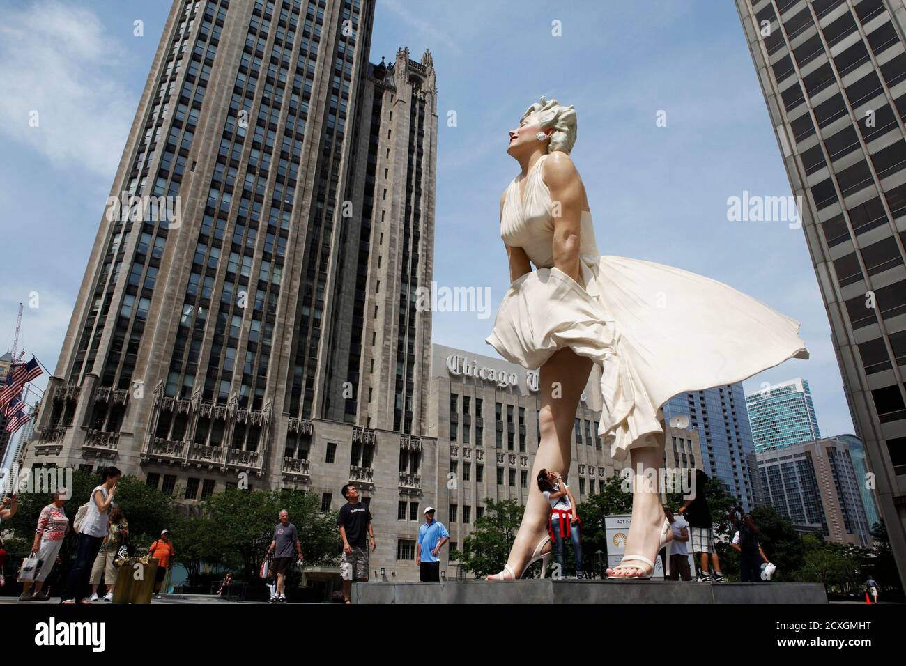 Forever marilyn sculpture foot hi-res stock photography and images - Alamy