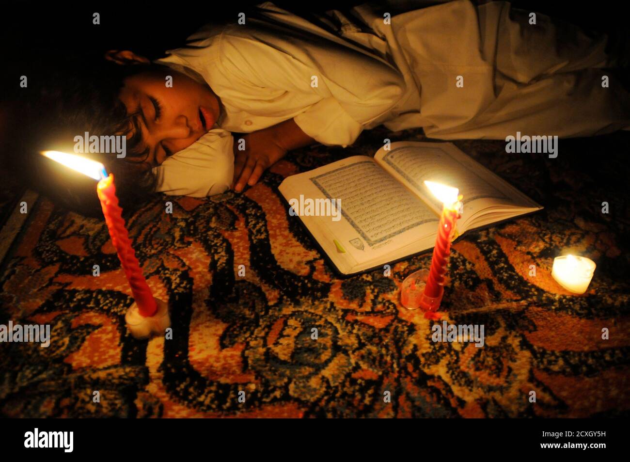 Saudi boy reading hi-res stock photography and images - Alamy