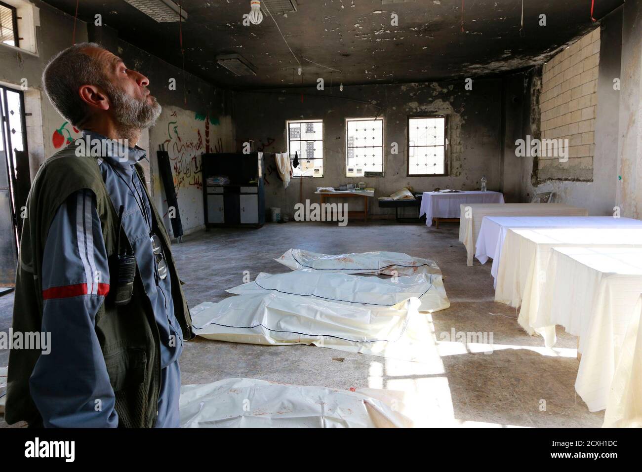 Identifying the dead hi-res stock photography and images - Alamy