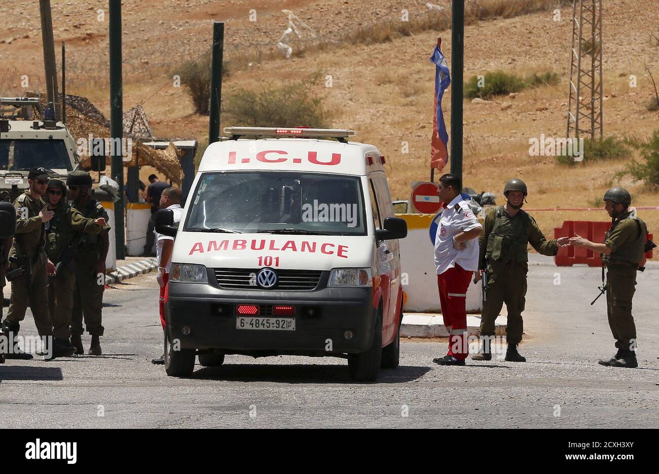Ambulance palestinian territories hi-res stock photography and images ...