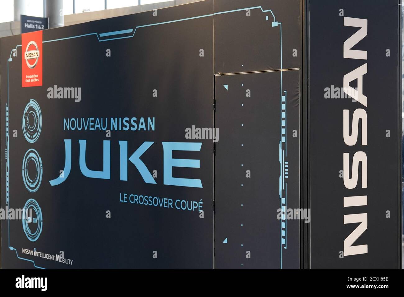 Bordeaux , Aquitaine / France - 09 25 2020 : Nissan juke logo sign ...