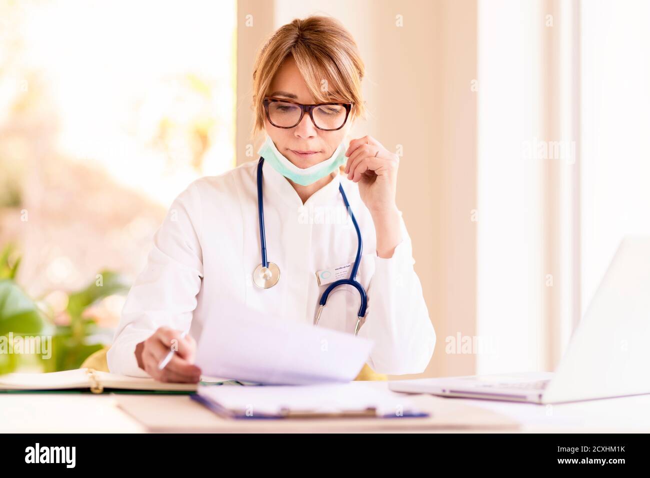 Nurse overworked woman hi-res stock photography and images - Alamy
