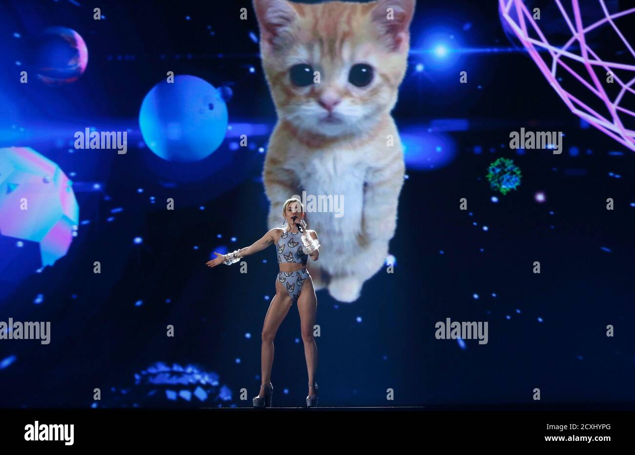 Miley cyrus wrecking ball hi-res stock photography and images - Alamy