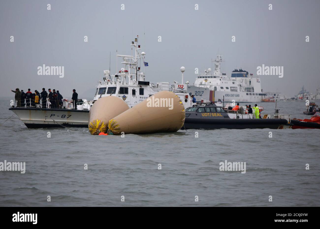 Ship's captain cabin hi-res stock photography and images - Alamy