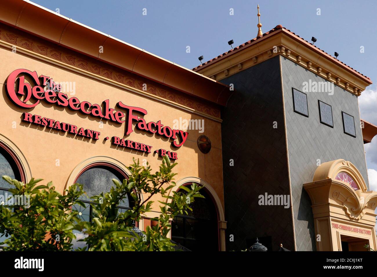 Cheescake factory hi-res stock photography and images - Alamy