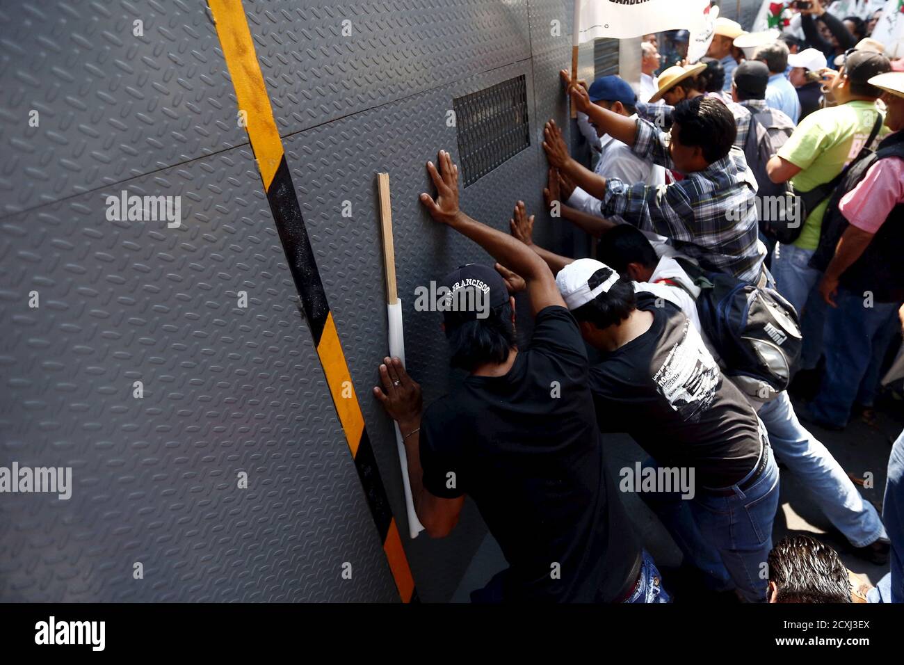 Push organization hi-res stock photography and images - Alamy