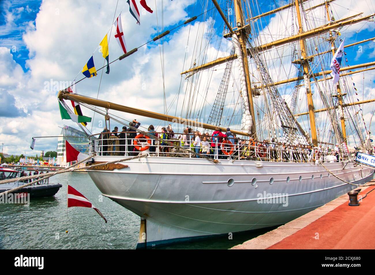 Brazilian tall ship cisne branco hi-res stock photography and images ...