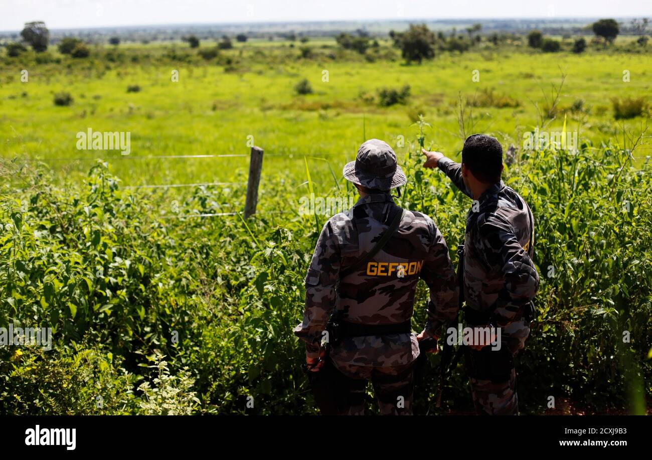 Secure border dramatic hi-res stock photography and images - Alamy