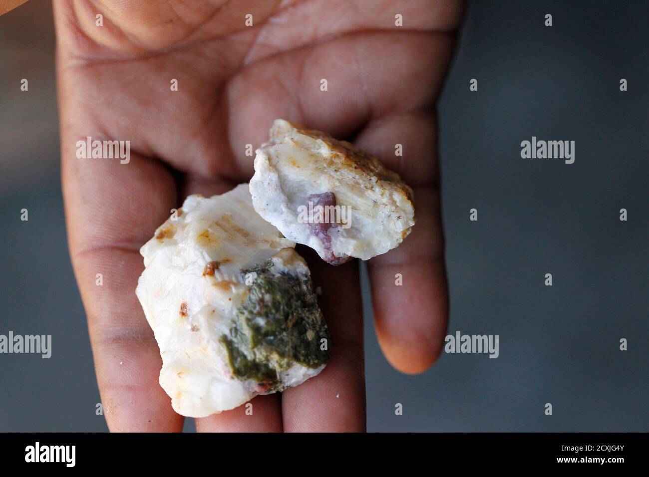 Land mine buried hi-res stock photography and images - Alamy