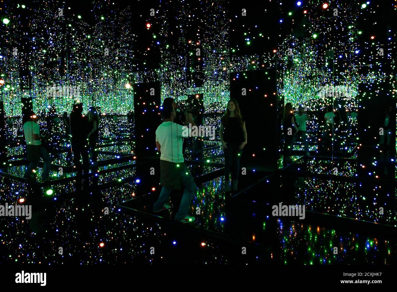 Yayoi kusama infinity mirrored room hi-res stock photography and images ...