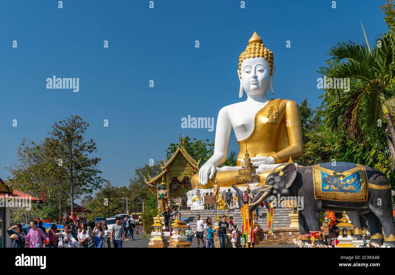 Chiang Mai, Thailand - Dec 26, 2018 : White Big Buddha statue at Wat ...