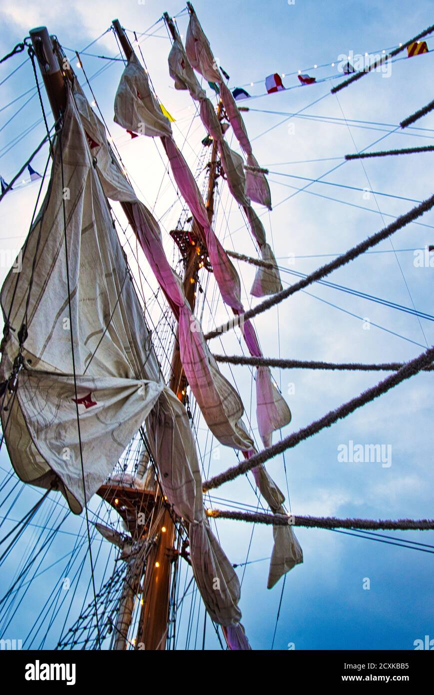 Vintage sailing ship mast ropes and tackle, Tall ship rigging mast ...