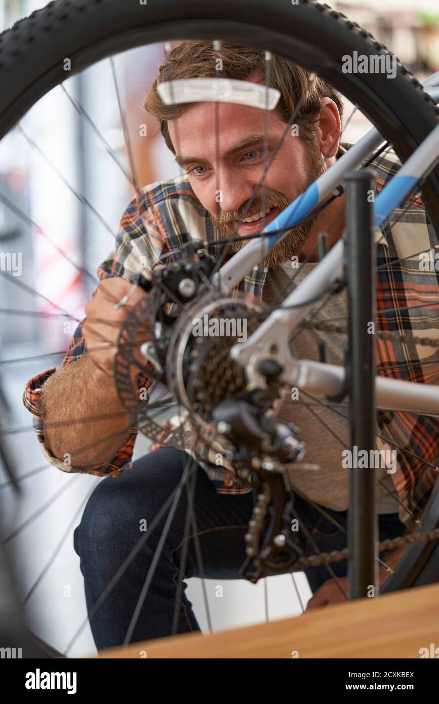 Repairing images hi-res stock photography and images - Alamy