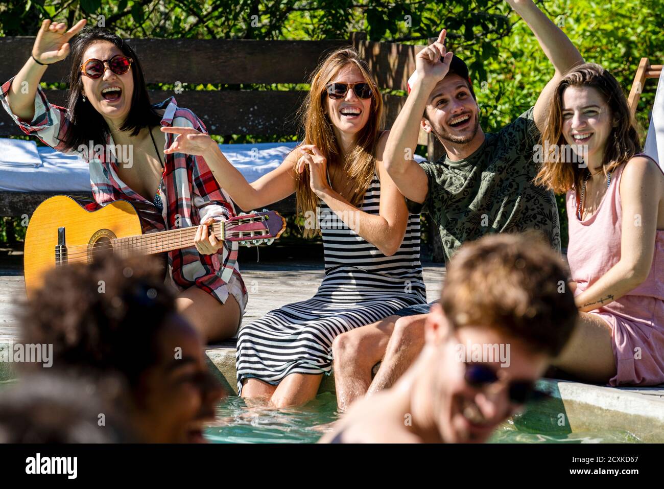Friends dancing swimming pool party hi-res stock photography and images ...
