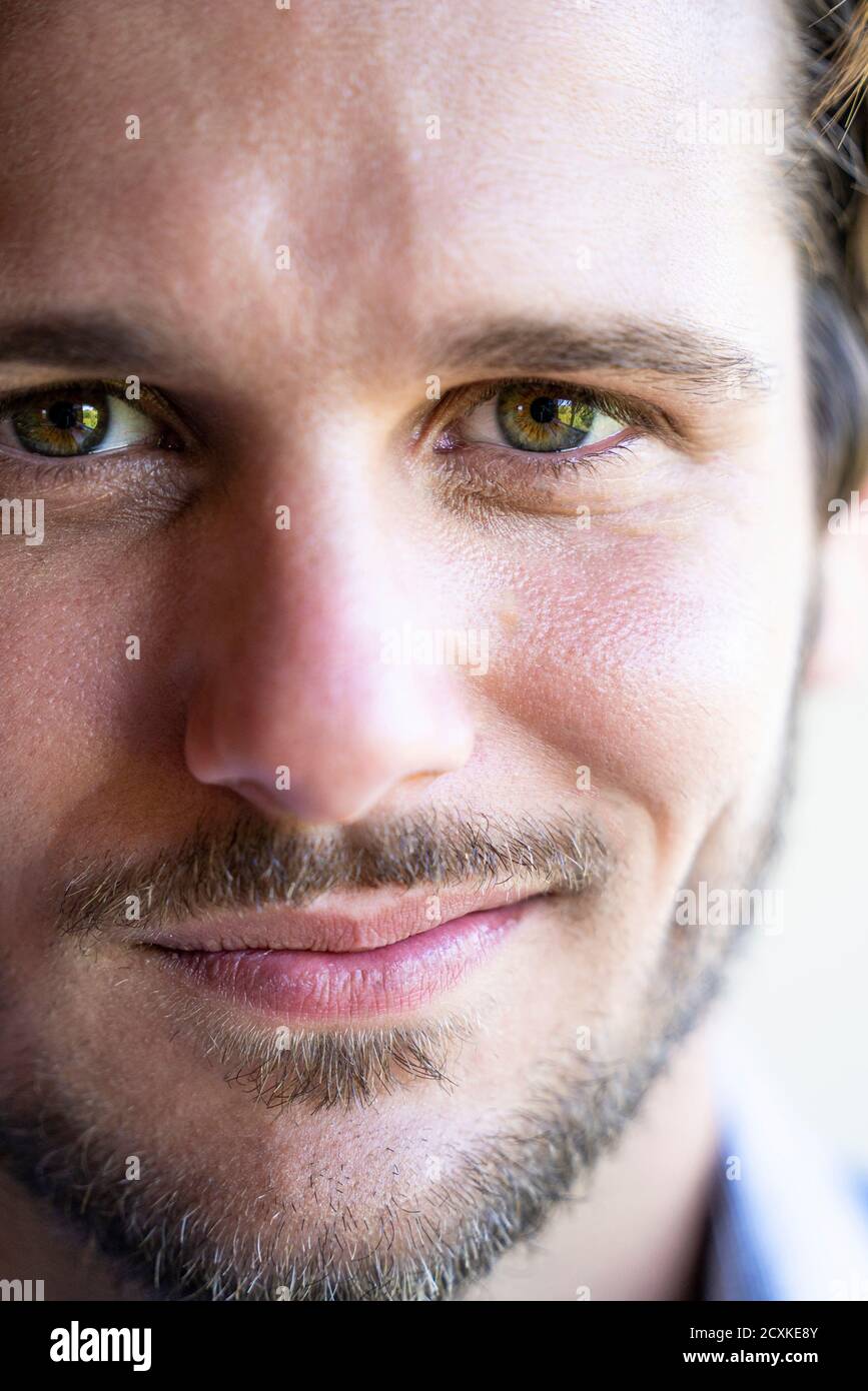Handsome face hi-res stock photography and images - Alamy