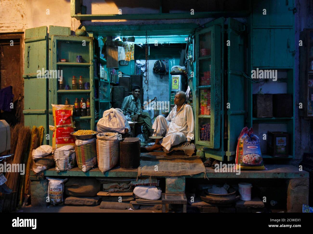 Indian kirana shop hi-res stock photography and images - Alamy