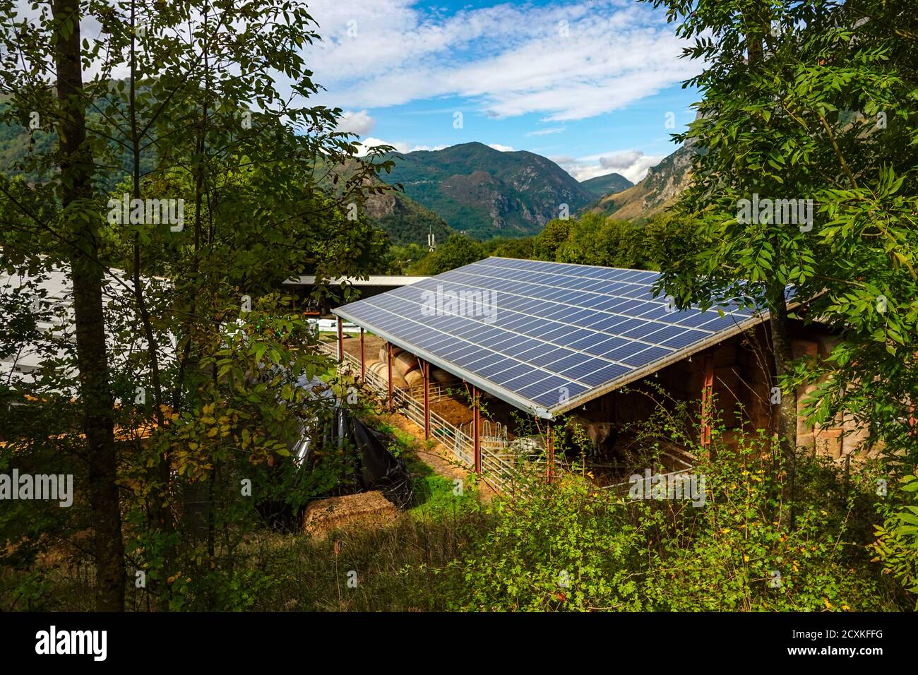 Barn with solar panels hi-res stock photography and images - Alamy