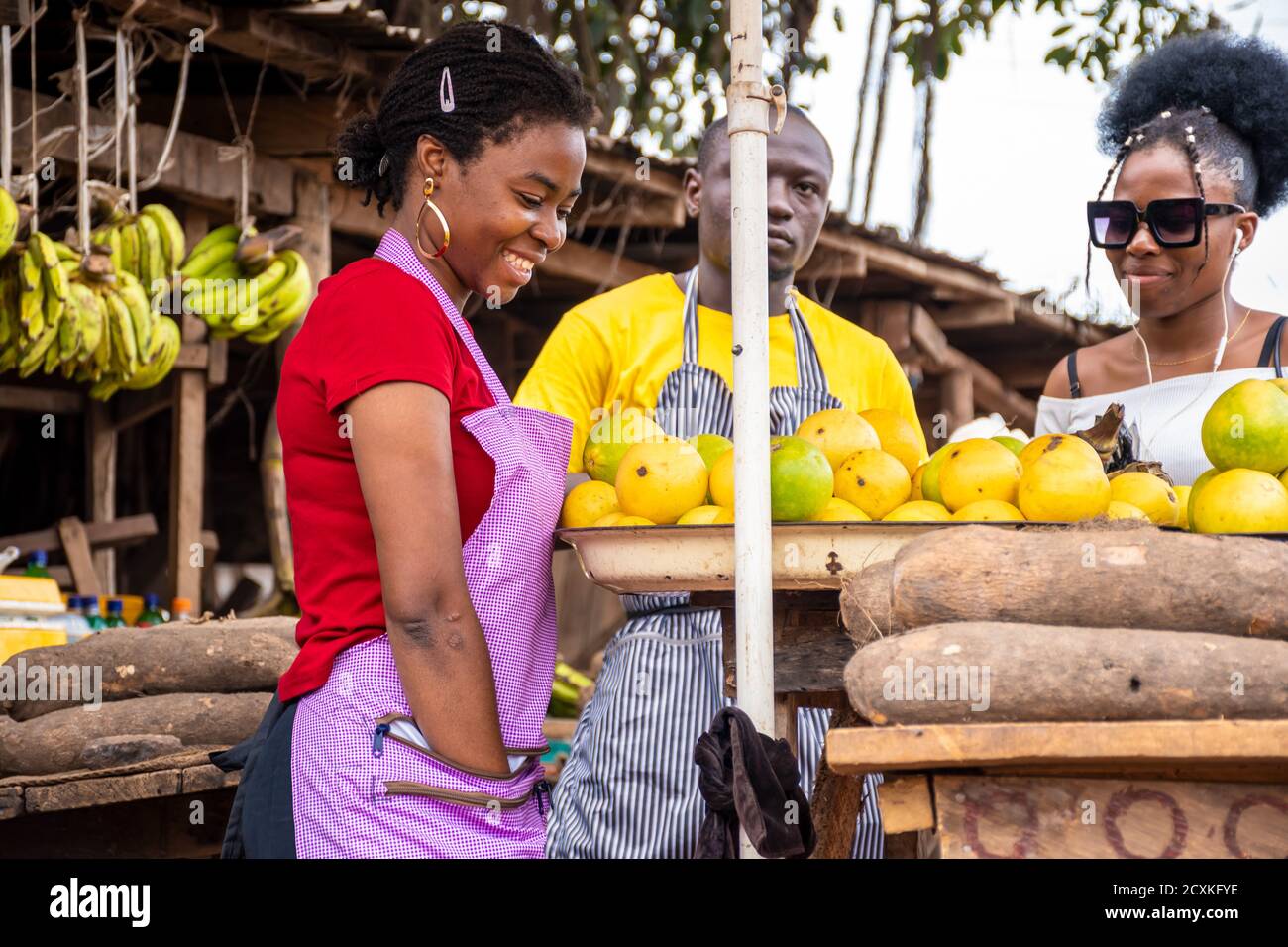 African market scene hi-res stock photography and images - Alamy