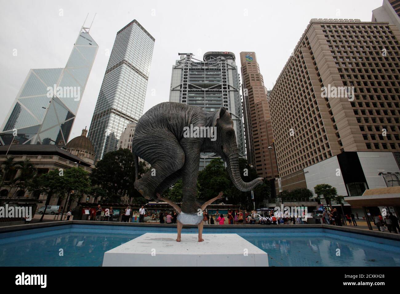 Real life statue hi-res stock photography and images - Alamy