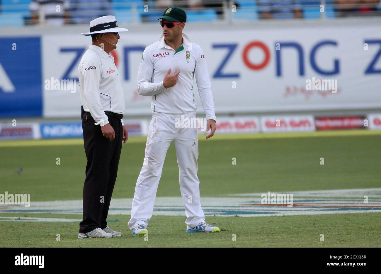 Umpire ian gould hi-res stock photography and images - Alamy