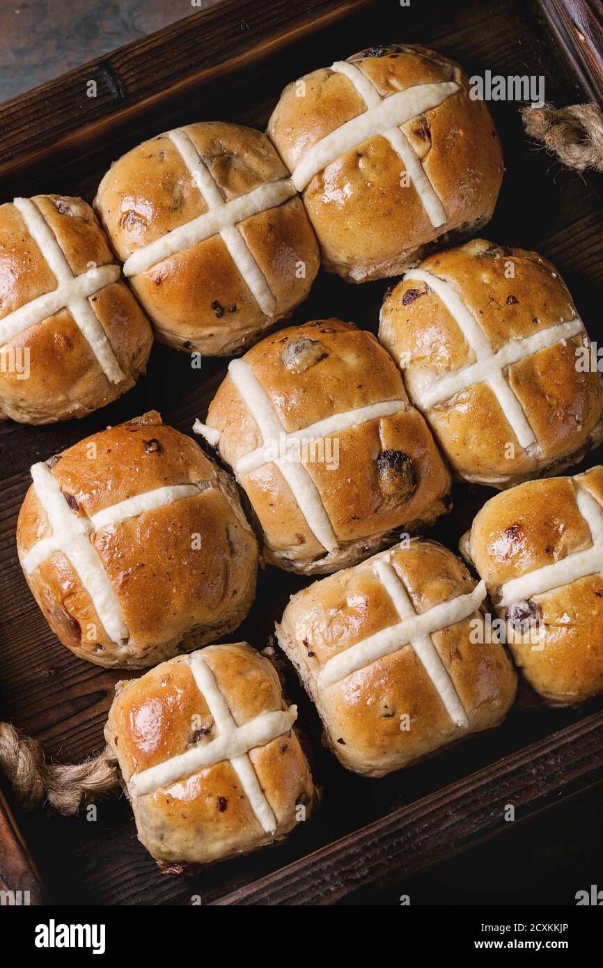 Hot cross buns in wooden tray hi-res stock photography and images - Alamy