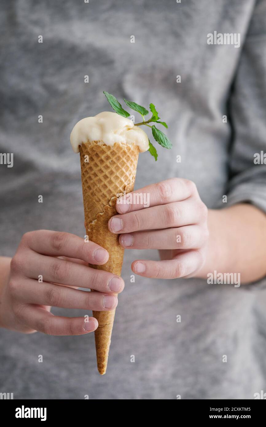 Hands ice cream children hi-res stock photography and images - Alamy