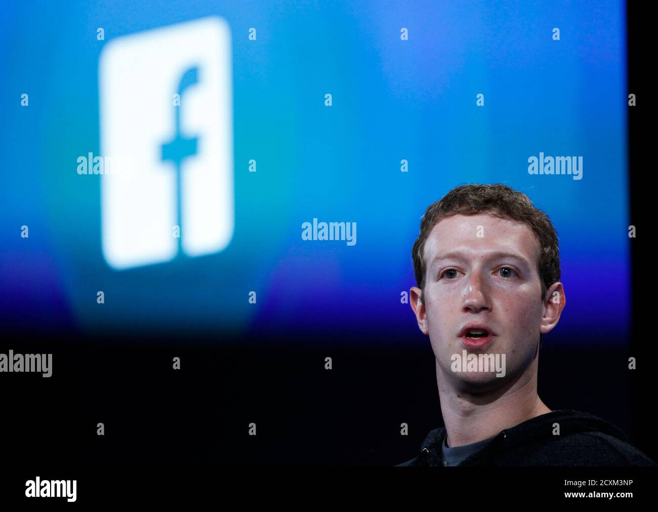 Facebook profile pictures hi-res stock photography and images - Alamy