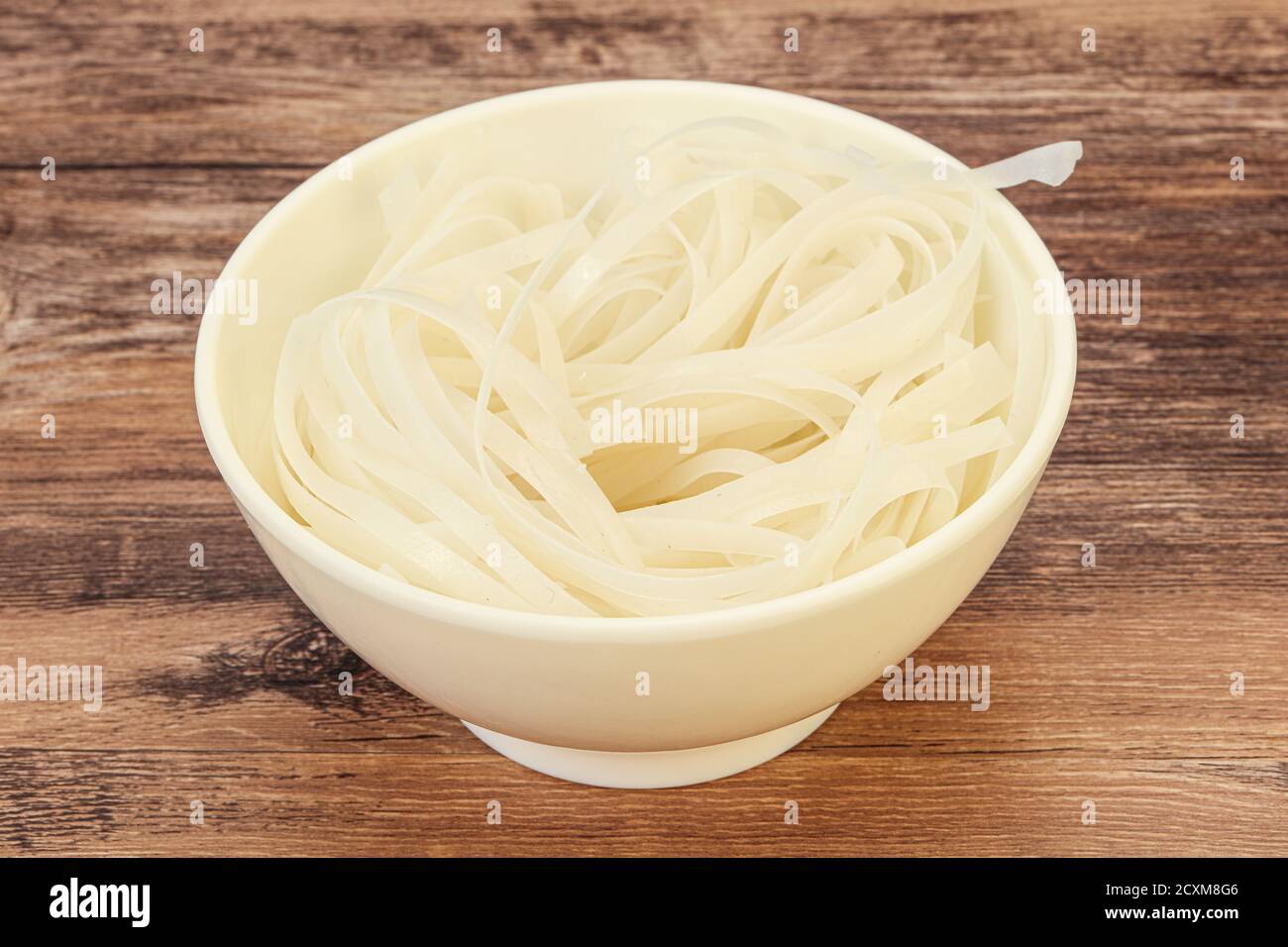 Boiled rice noodle ready for cooking Stock Photo - Alamy