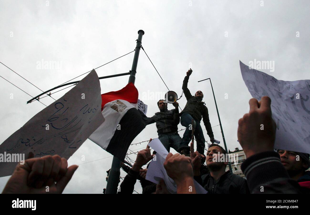 Police outside the egyptian embassy hi-res stock photography and images - Alamy