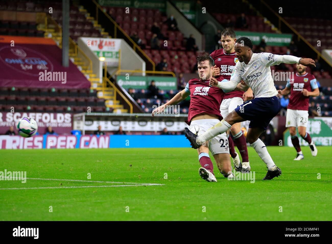 Raheem Sterling (7) of Manchester City shoots on goal Stock Photo - Alamy