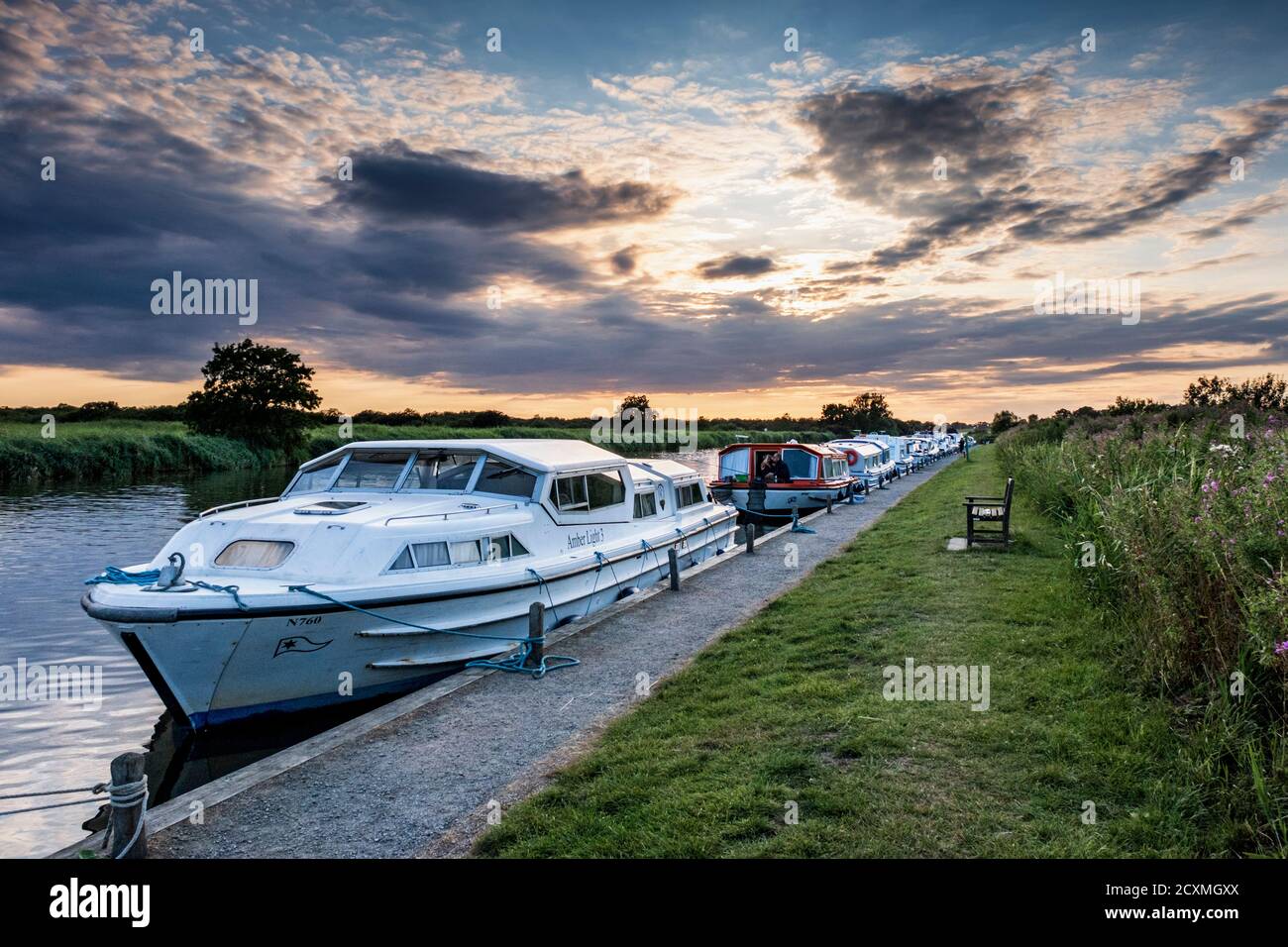 Norfolk broads boat hi-res stock photography and images - Alamy