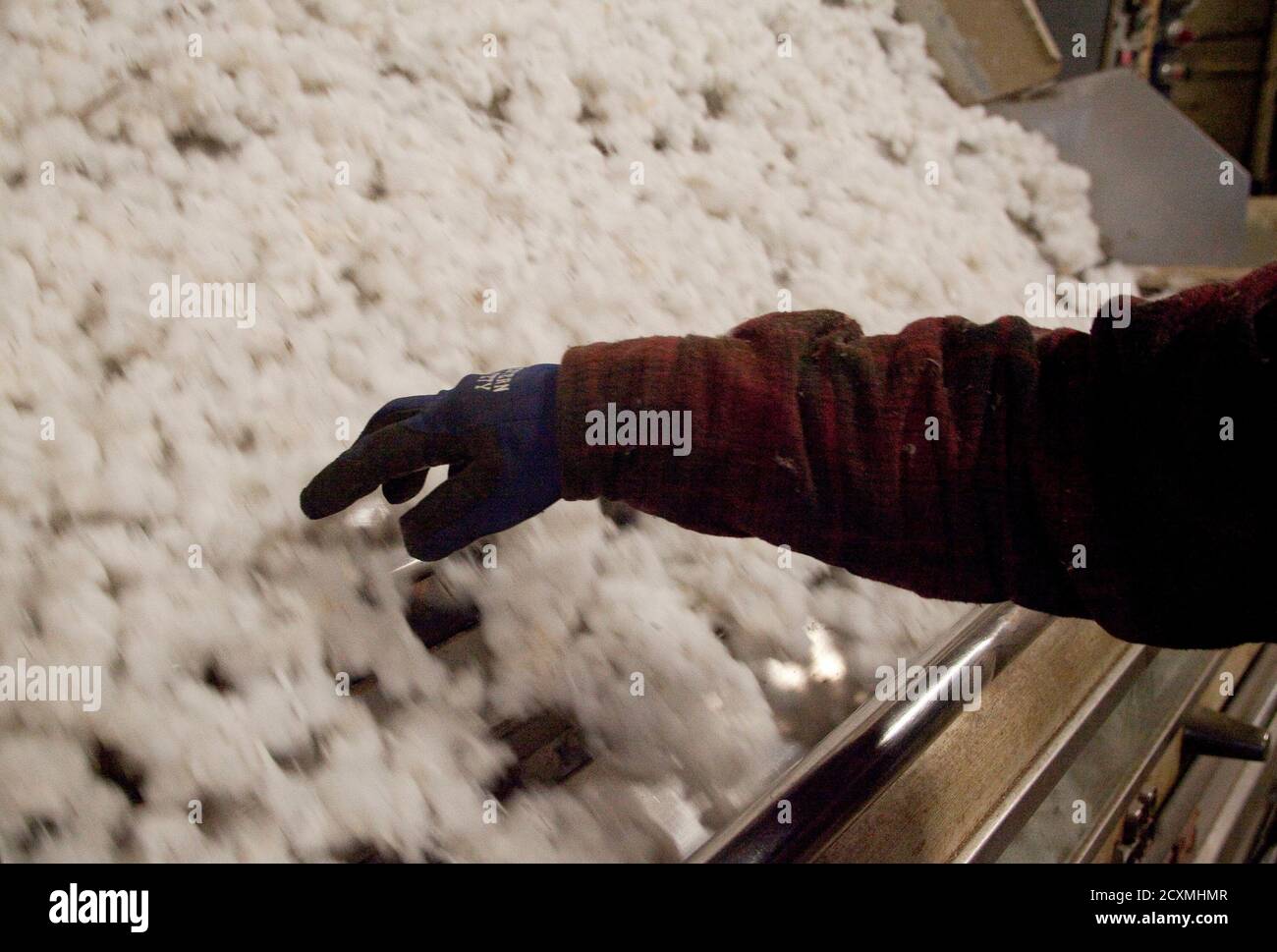 Ginning process hi-res stock photography and images - Alamy