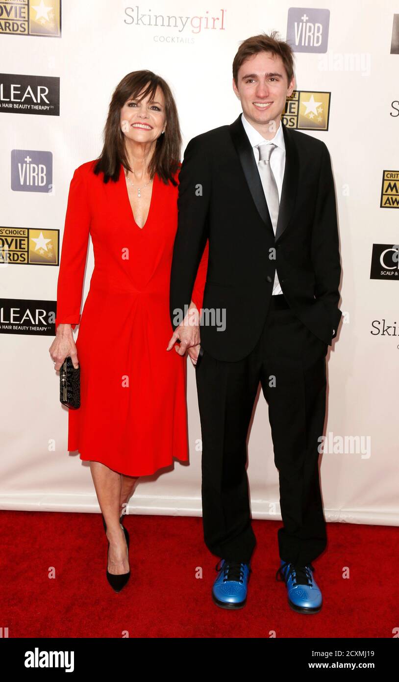 Sally field and sam hi-res stock photography and images - Alamy