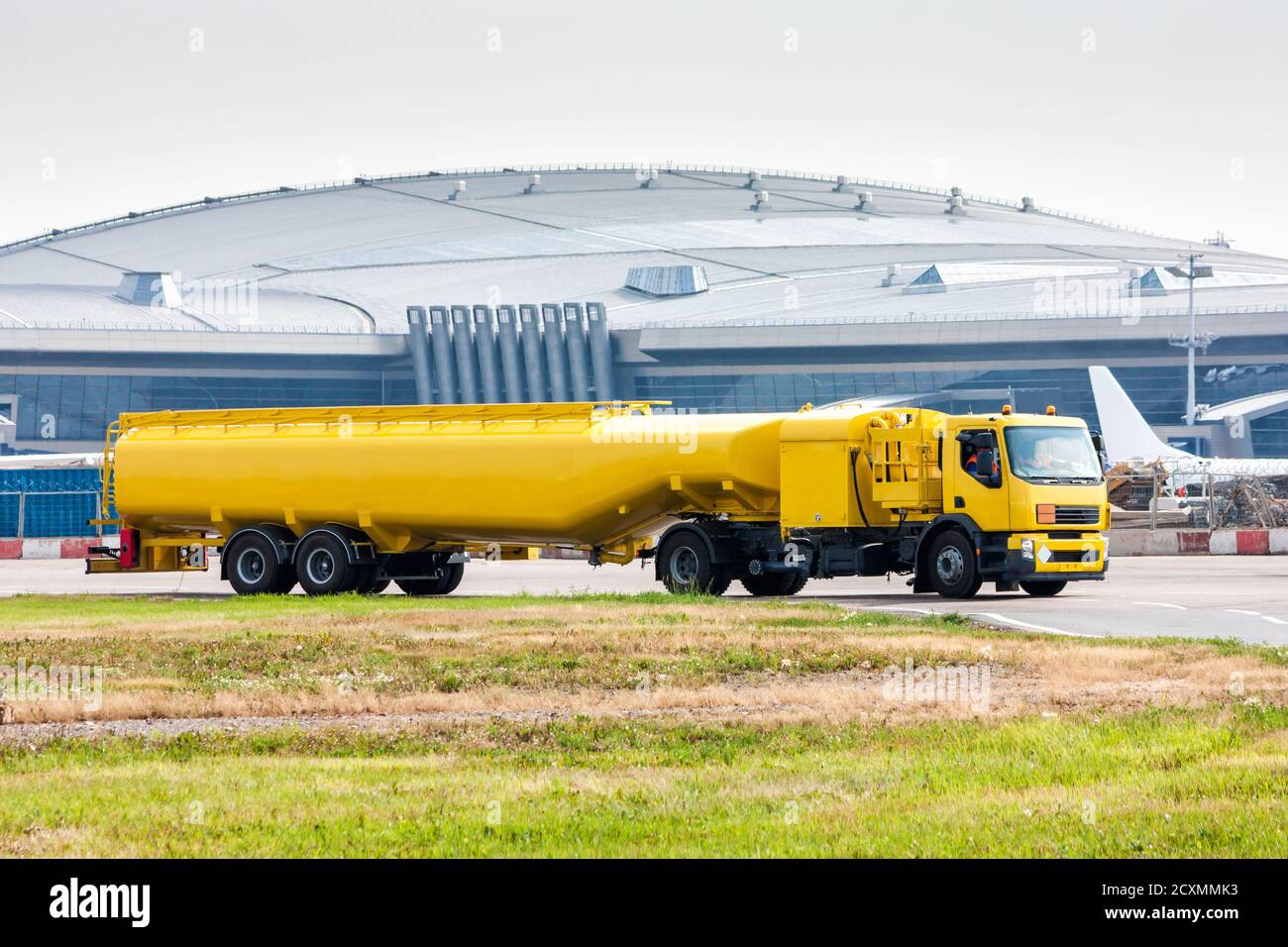 Aircraft refueler hi-res stock photography and images - Alamy