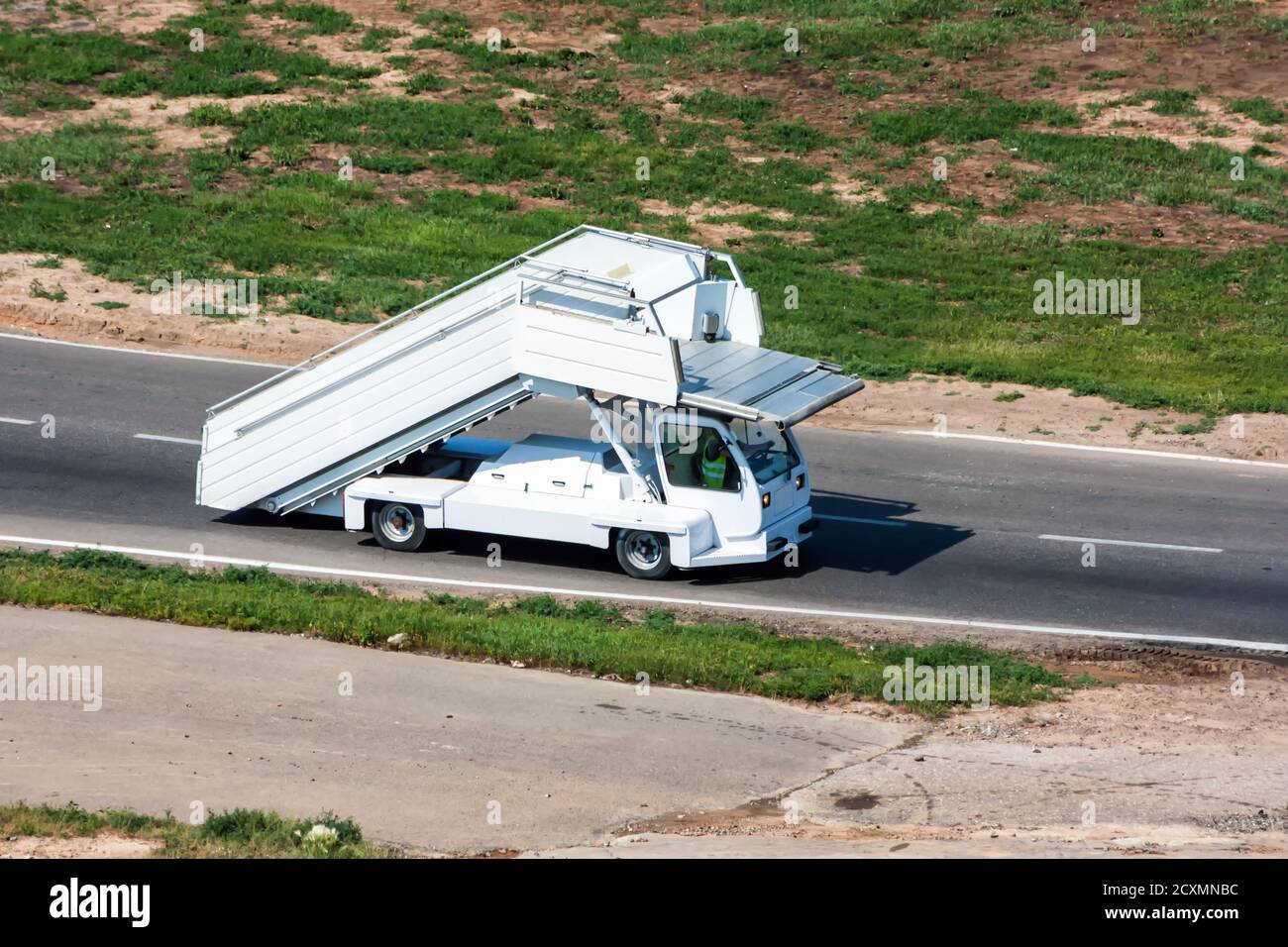 Airport steps vehicle hi-res stock photography and images - Alamy