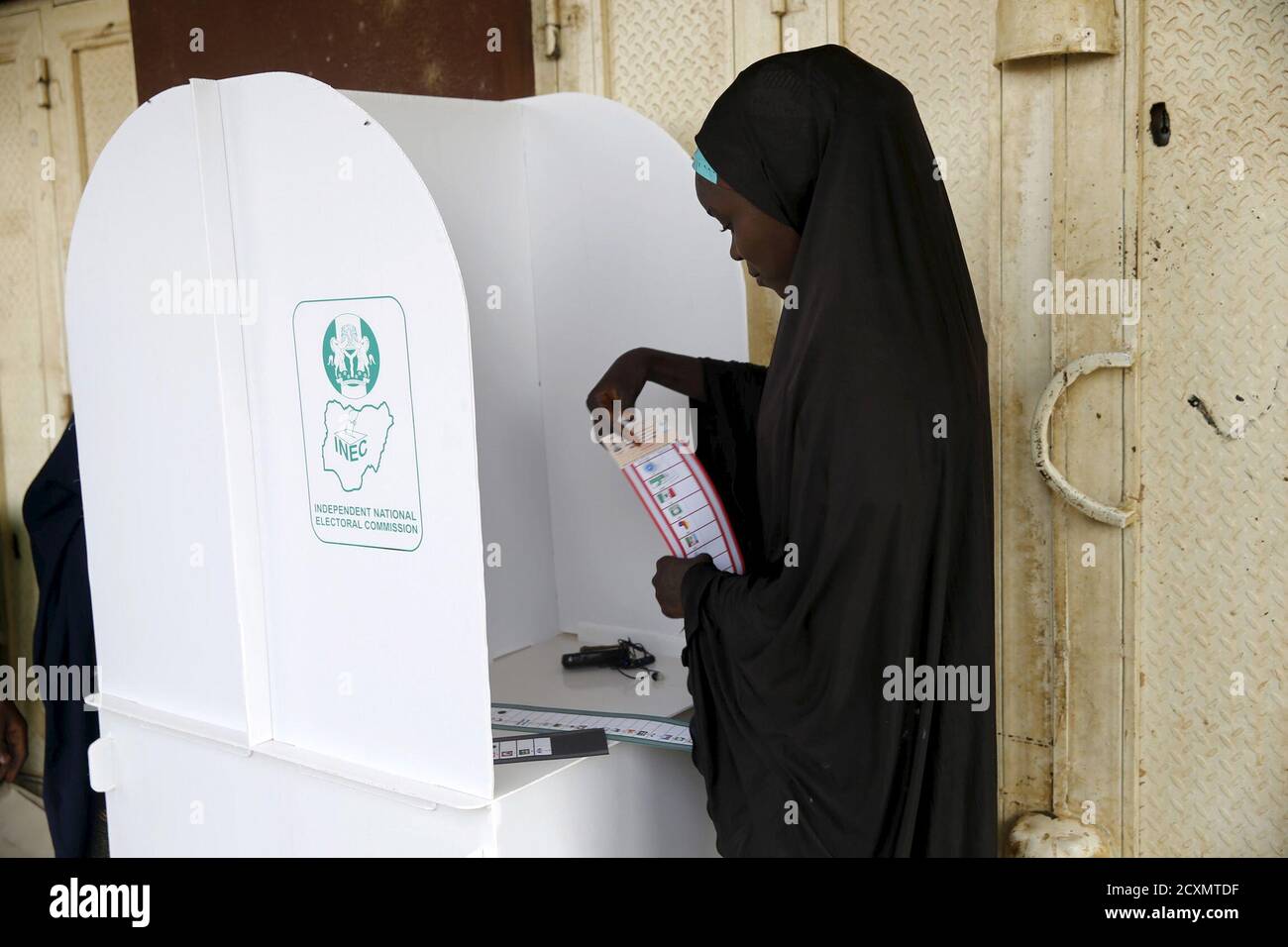 Papers polling unit hi-res stock photography and images - Alamy