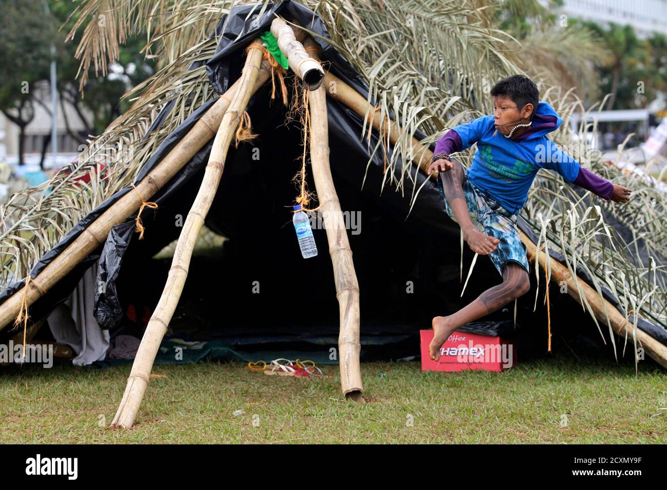 Native Tribes Of Brazil High Resolution Stock Photography and Images ...