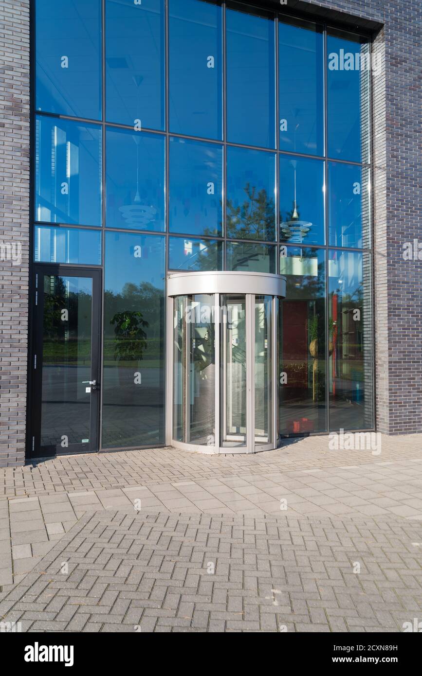 Modern building exterior lobby hall hi-res stock photography and images ...