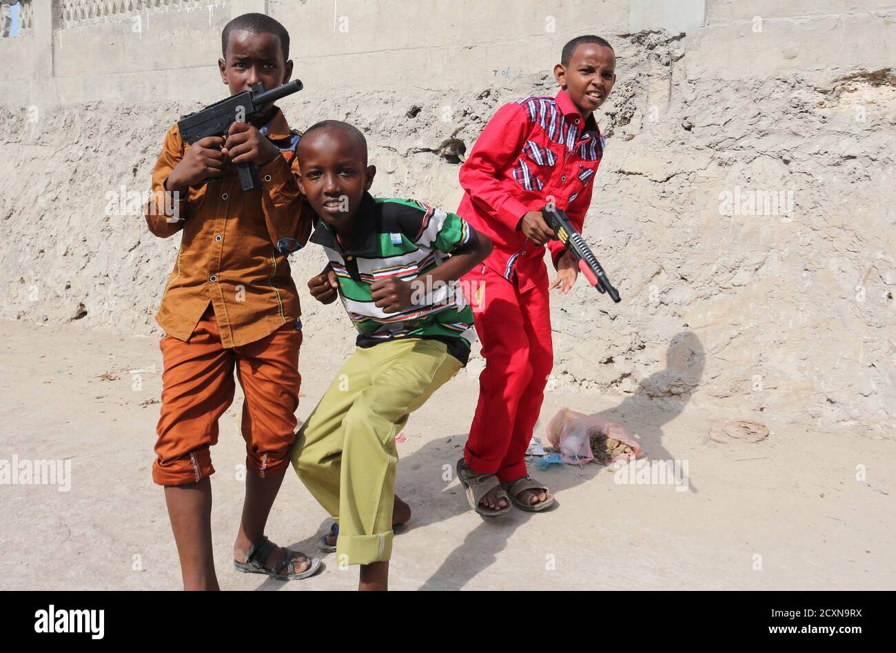 Boys in mogadishu somalia play hi-res stock photography and images - Alamy