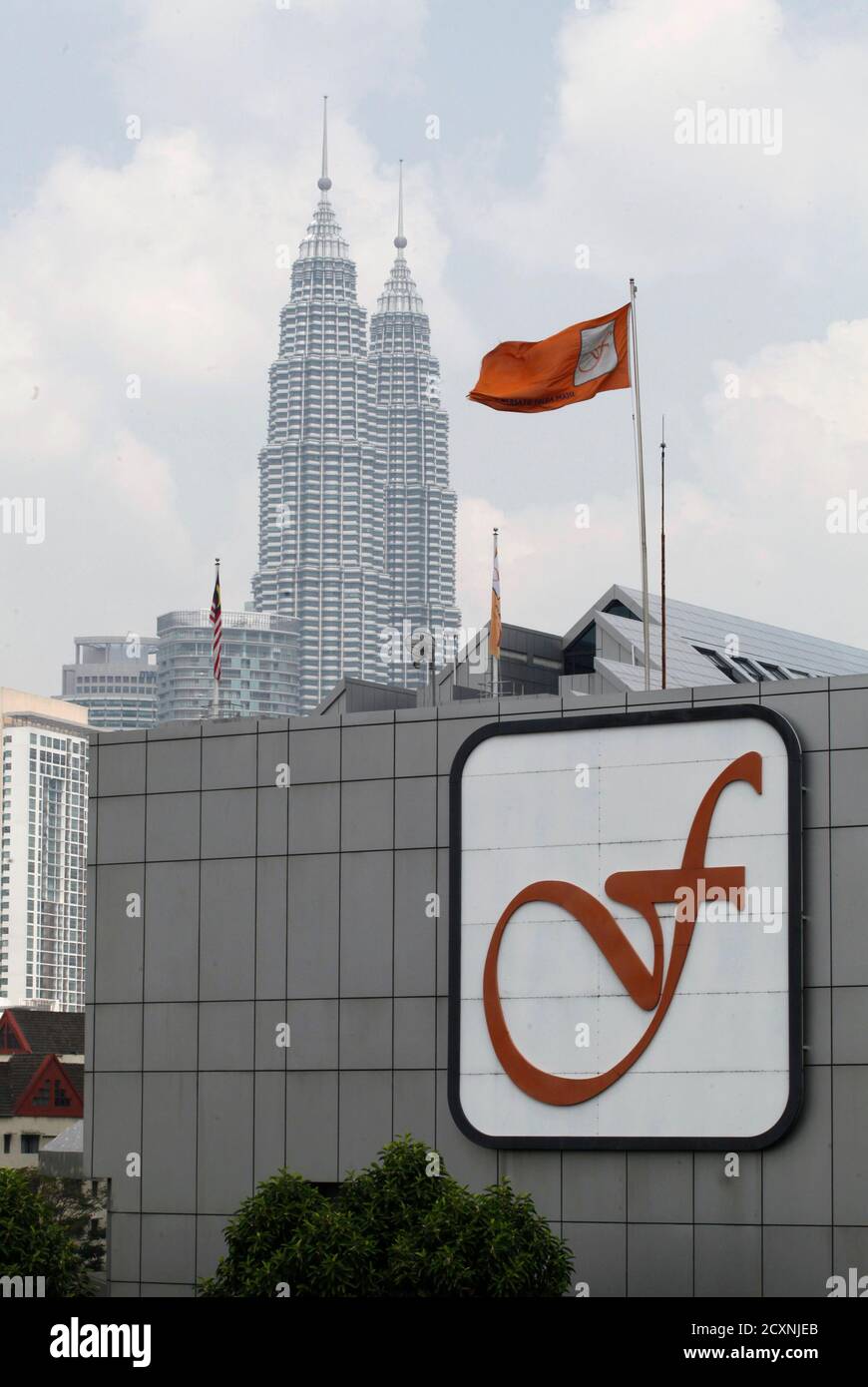 Petronas logo malaysia hi-res stock photography and images - Alamy