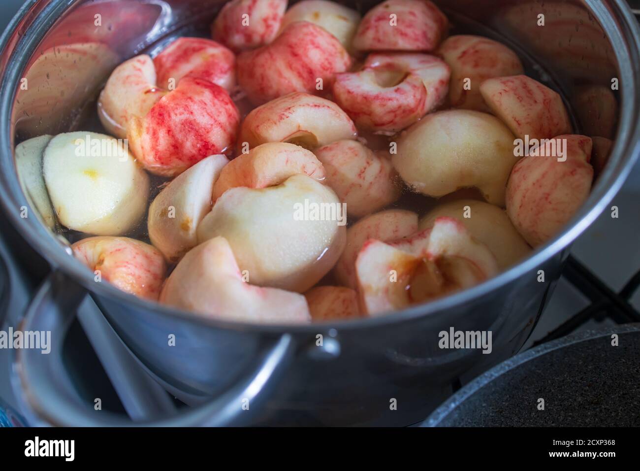 Red apples in pan hi-res stock photography and images - Alamy