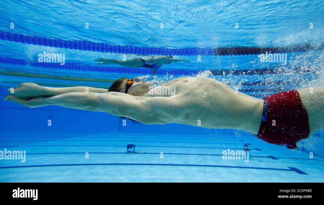 Olympic freestyle swimming underwater hi-res stock photography and ...