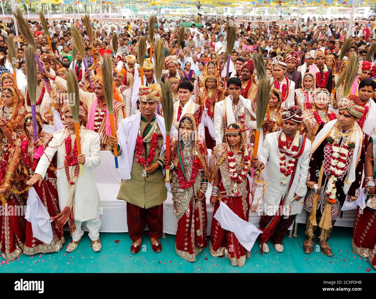 Indian traditional wedding in temple hi-res stock photography and ...