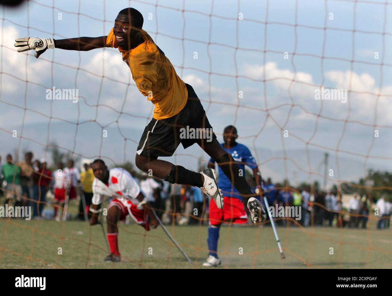 Soccer one legged team hi-res stock photography and images - Alamy