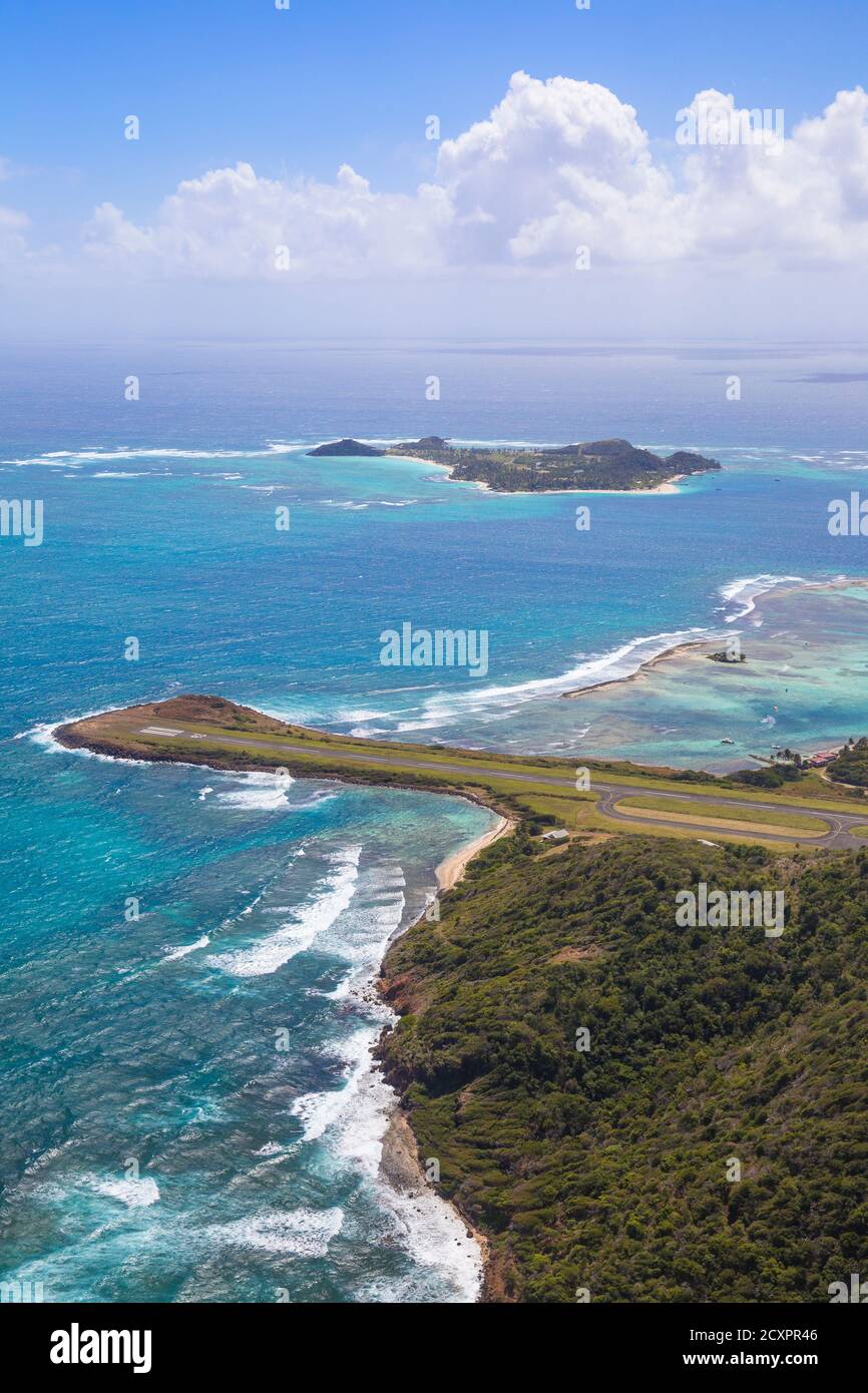 St Vincent and The Grenadines, Aerial view of Union Island and Palm ...