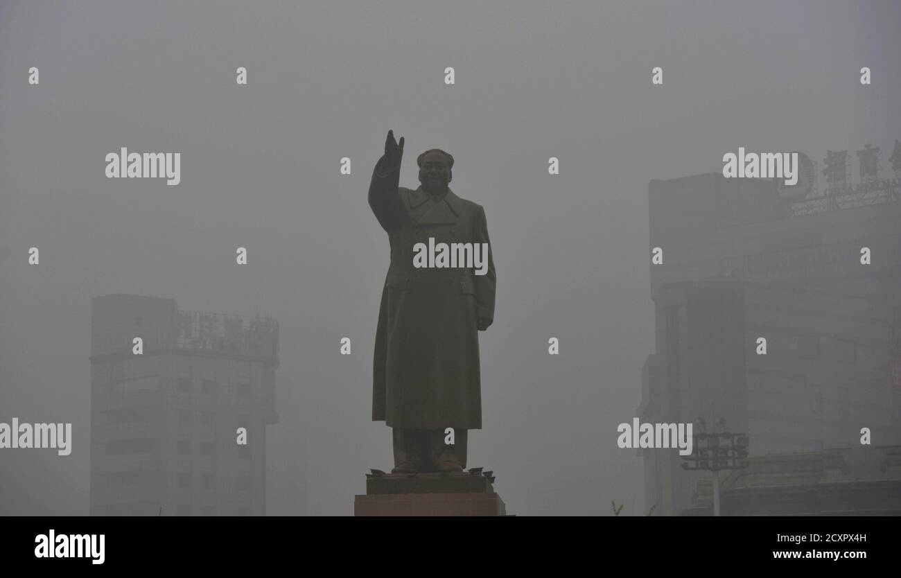 Statue of mao in shenyang hi-res stock photography and images - Alamy