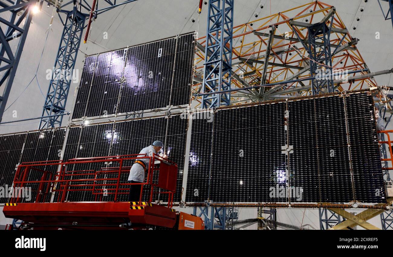 Quantum communication technology hi-res stock photography and images ...