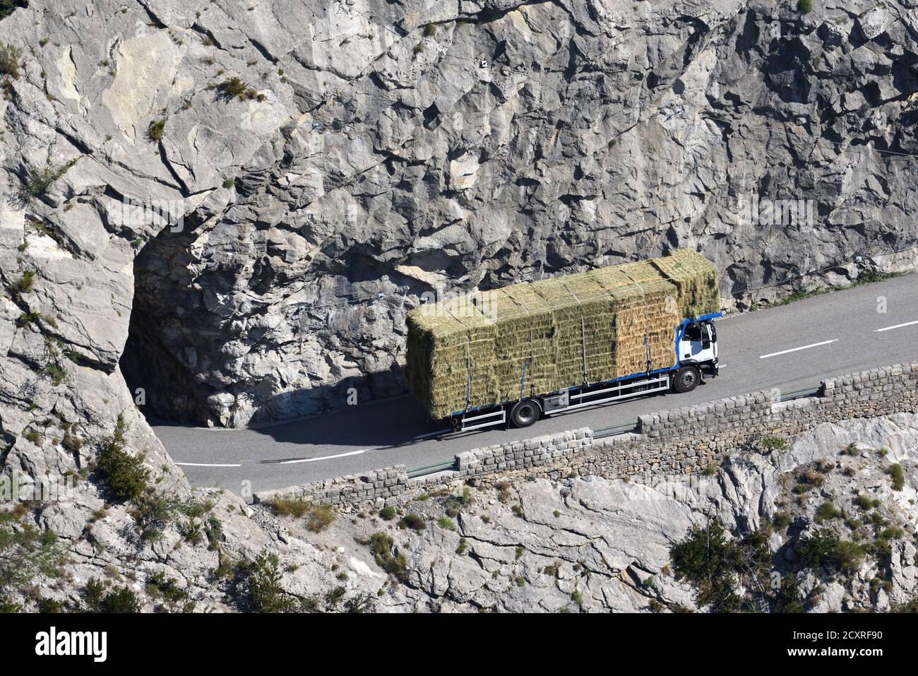 Dangerous load hi-res stock photography and images - Alamy