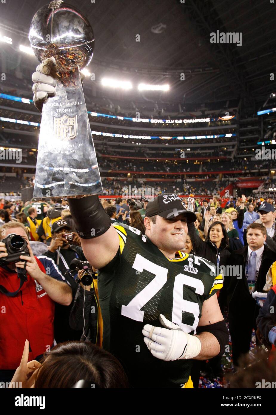 Green bay packers offensive tackle hi-res stock photography and images ...